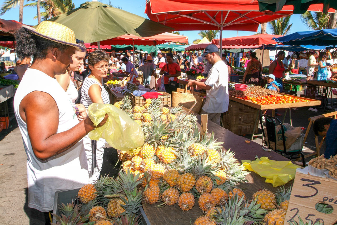 Visit La Réunion- Fairground market of Saint-Pierre - Local Markets